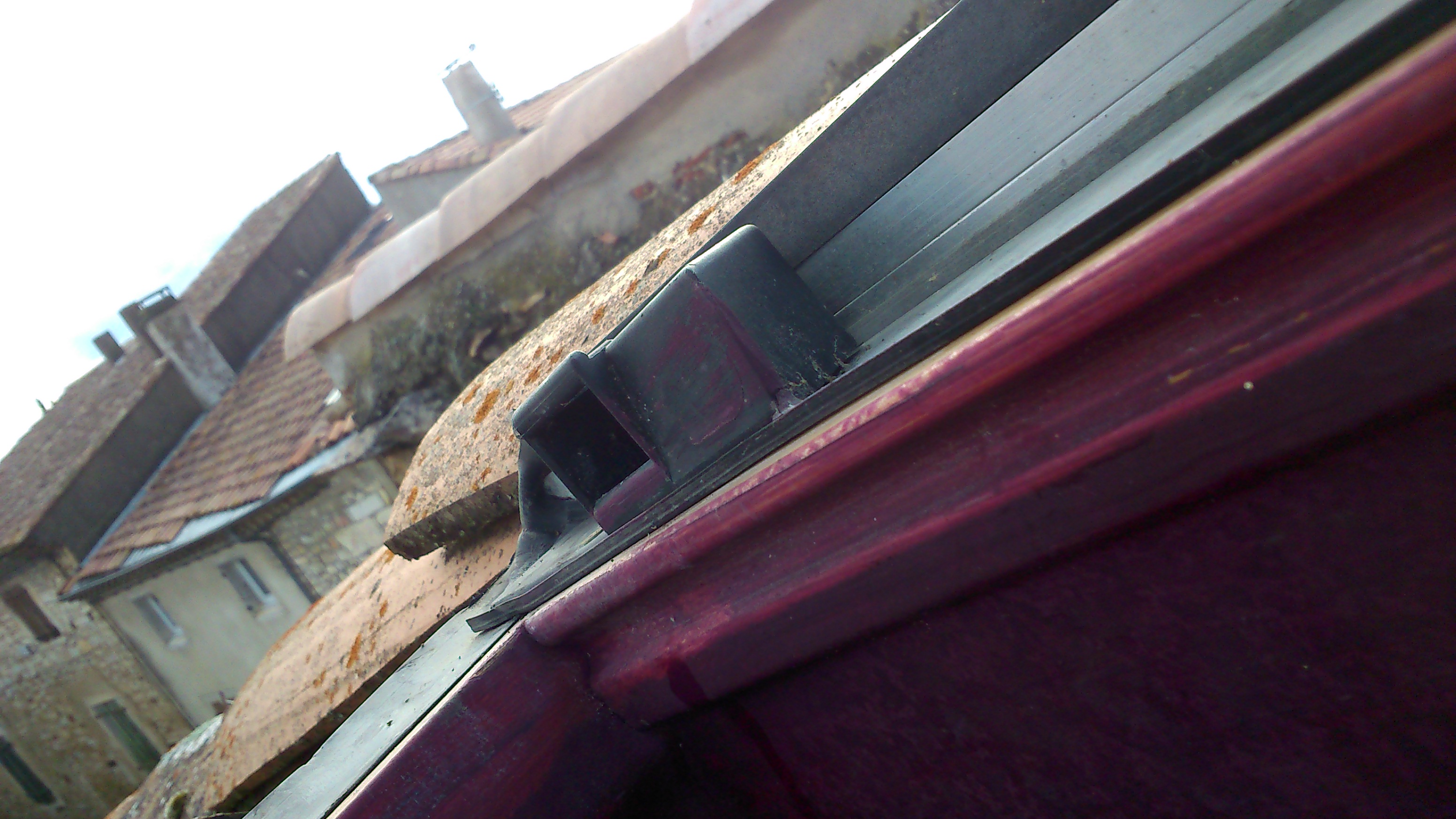 Fuite d'eau de pluie sur Velux. Diagnostic sur l'origine de la fuite